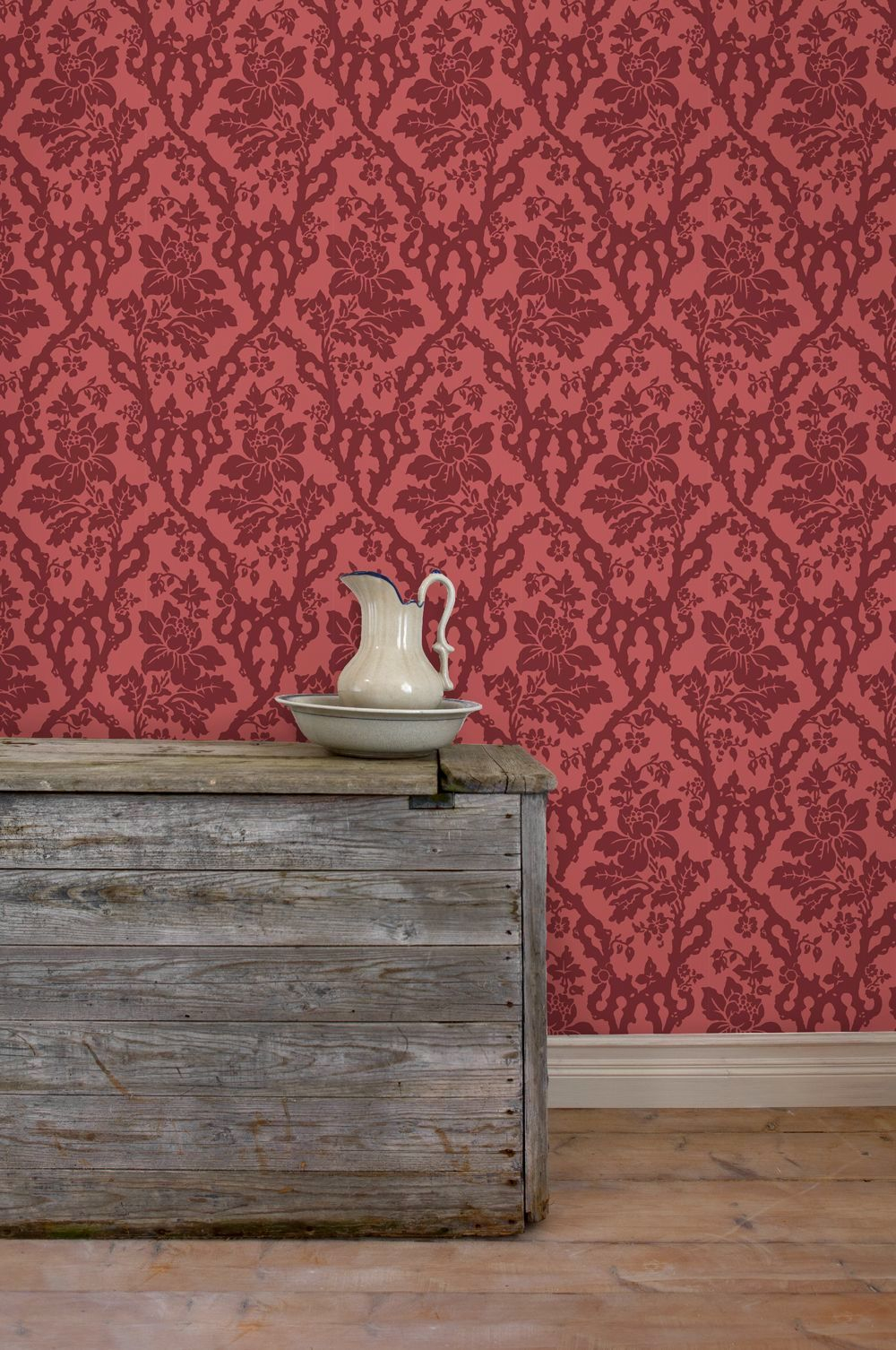 Vårdsätra Gammal Svenska rød tapet med mørk rød blomster-deko