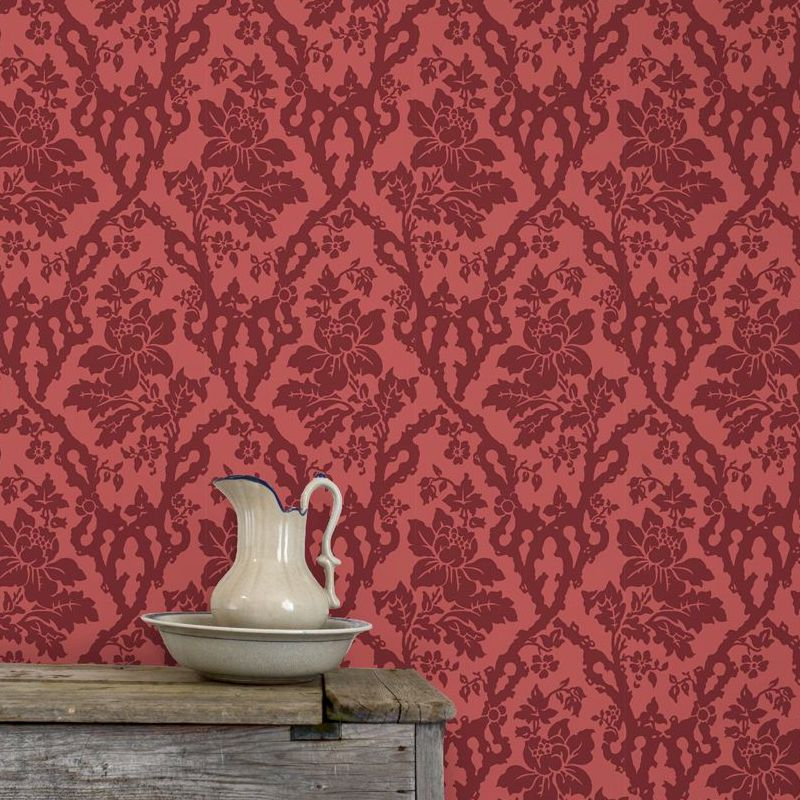 Vårdsätra Gammal Svenska rød tapet med mørk rød blomster-deko