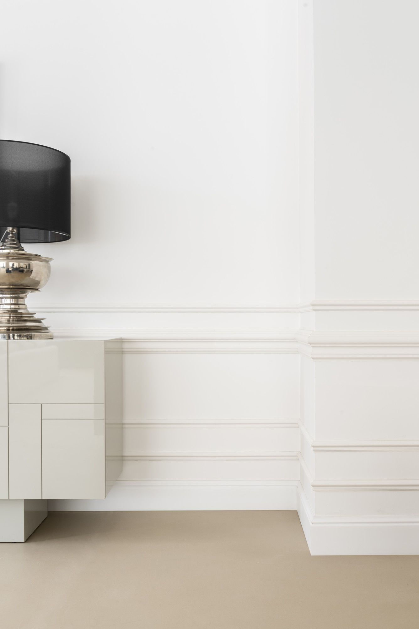 Stor klassisk elegant almue stuk vægliste